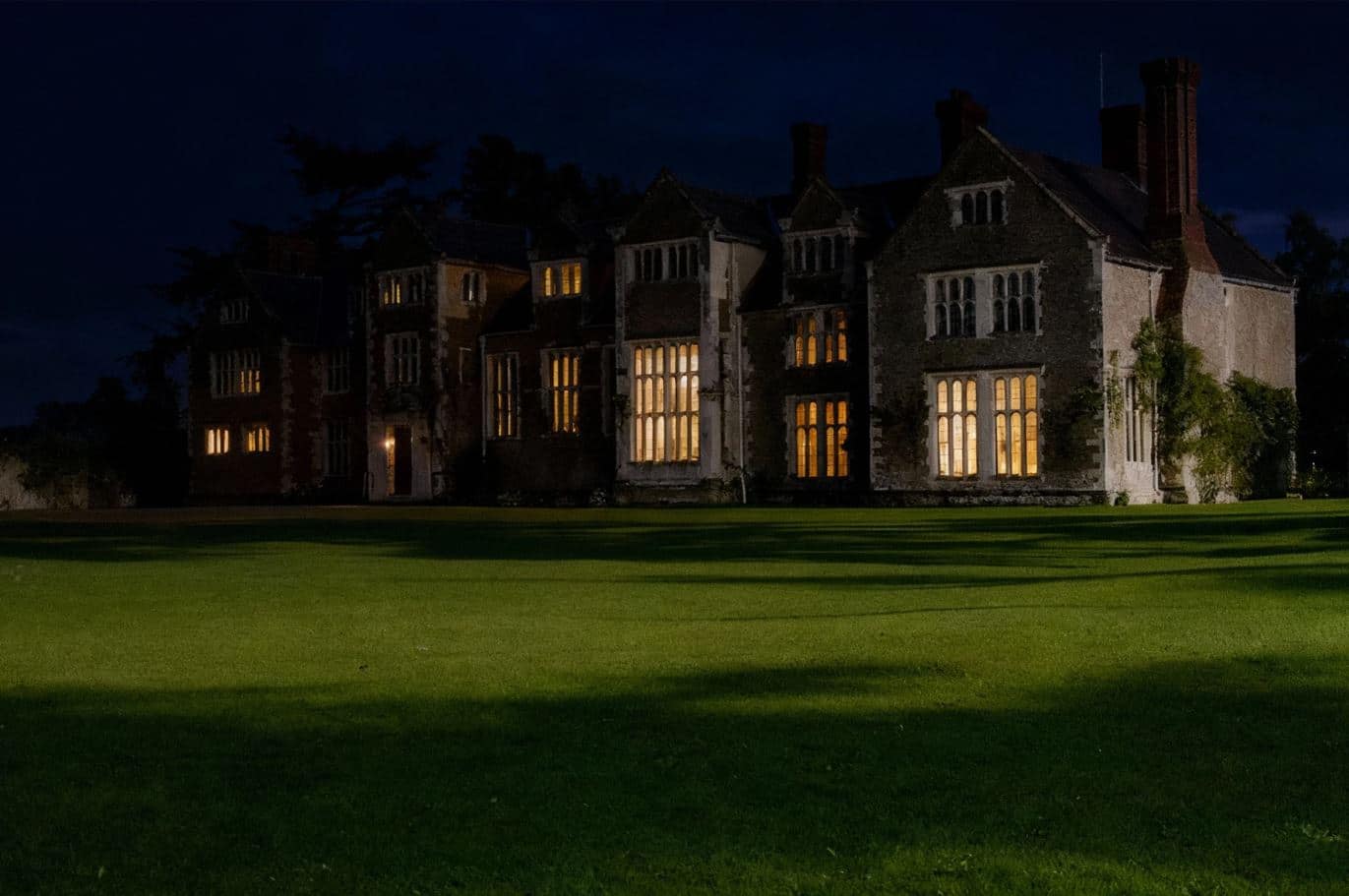 Spooky Queen Elizabeth Loseley Park Guildford - DeadLive Events